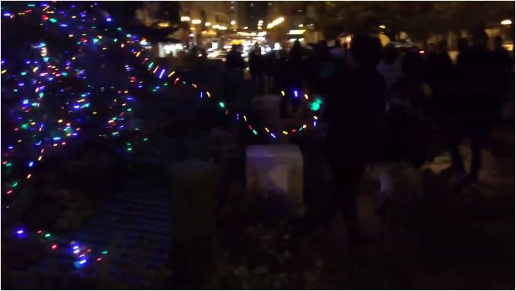 VIDEO: 'Black Lives Matter' protesters rip lights off Chicago Christmas ...
