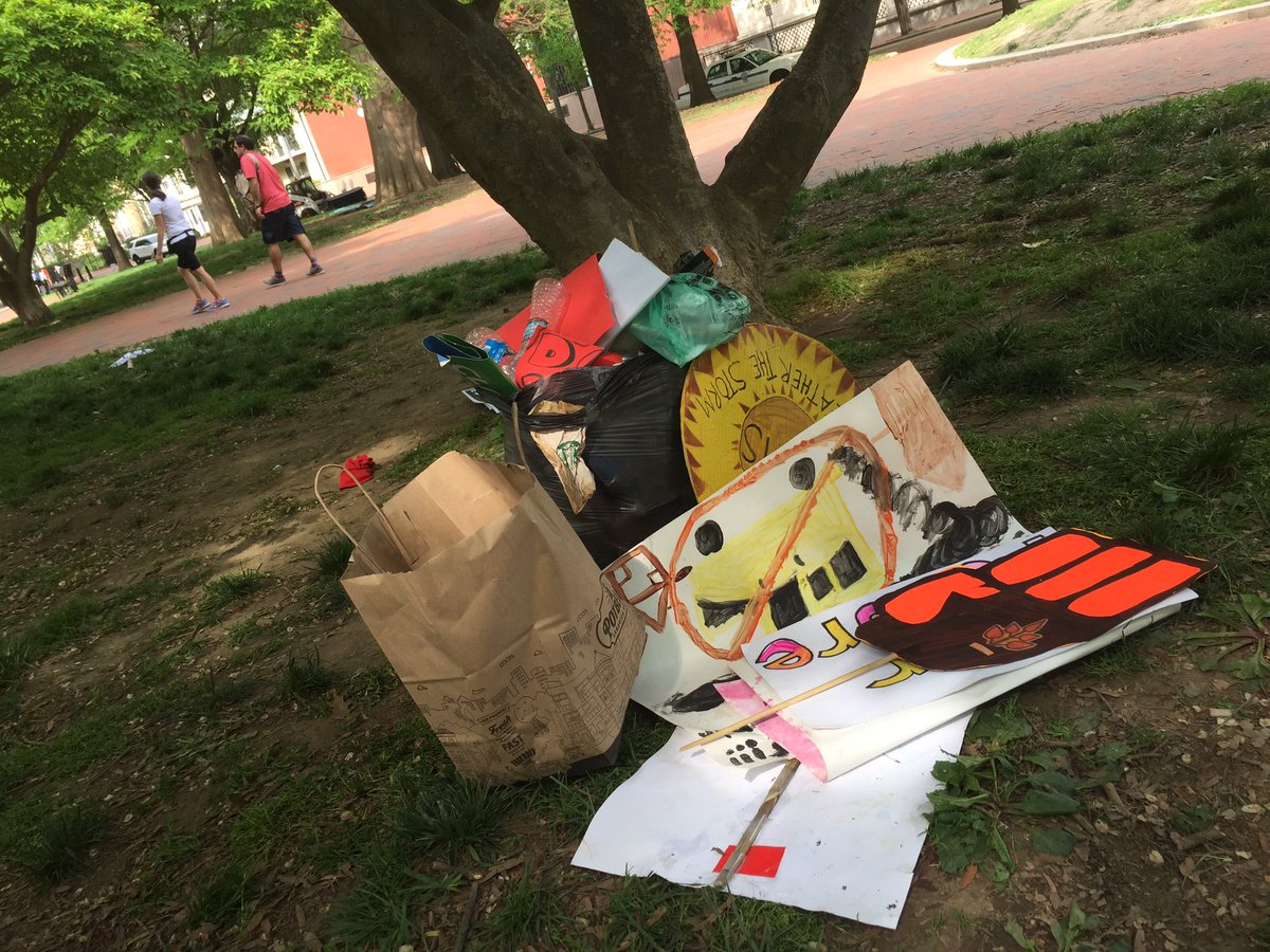 Gun rights protesters clean up trash at end of Virginia rally ...