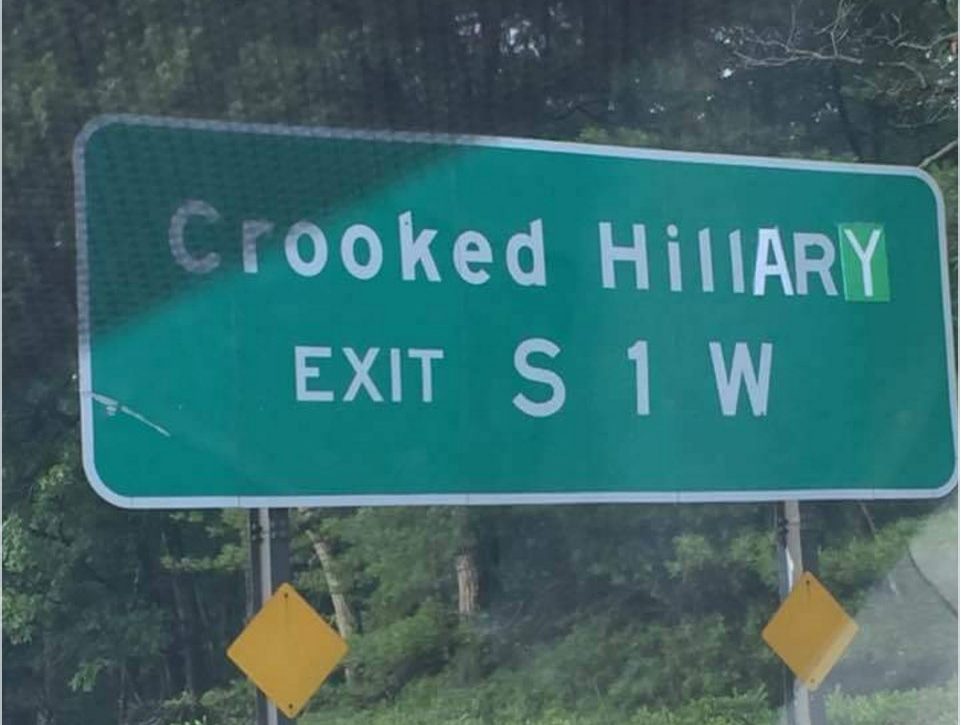 PHOTO: NY road sign changed to 'Crooked Hillary' - TheAmericanMirror.com