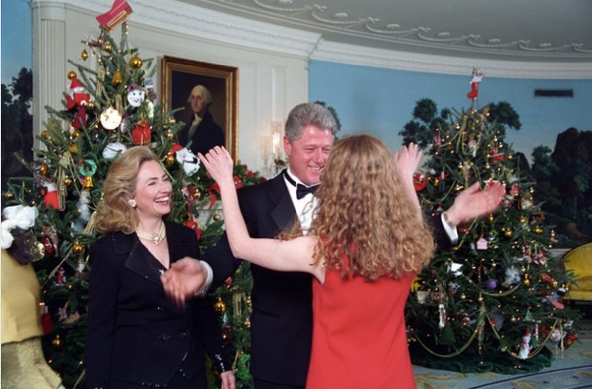 2020 VISION? Hillary Christmas message includes photo from White House ...