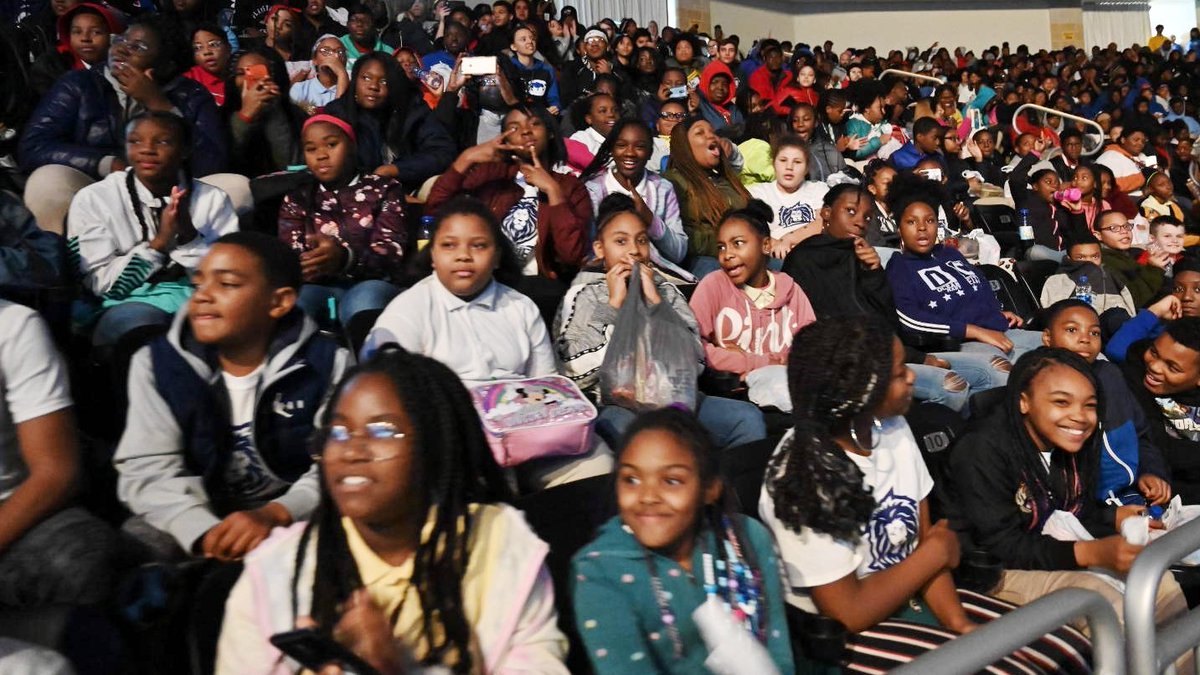 VIDEO: Children boo First Lady, drown out speech on dangers of drugs ...